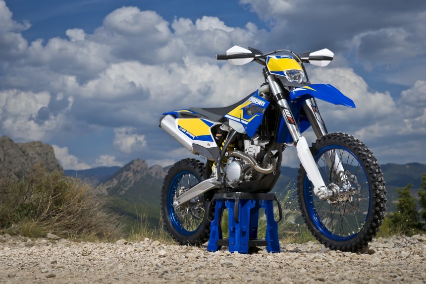 Husqvarna FE 250 | Dirt Action